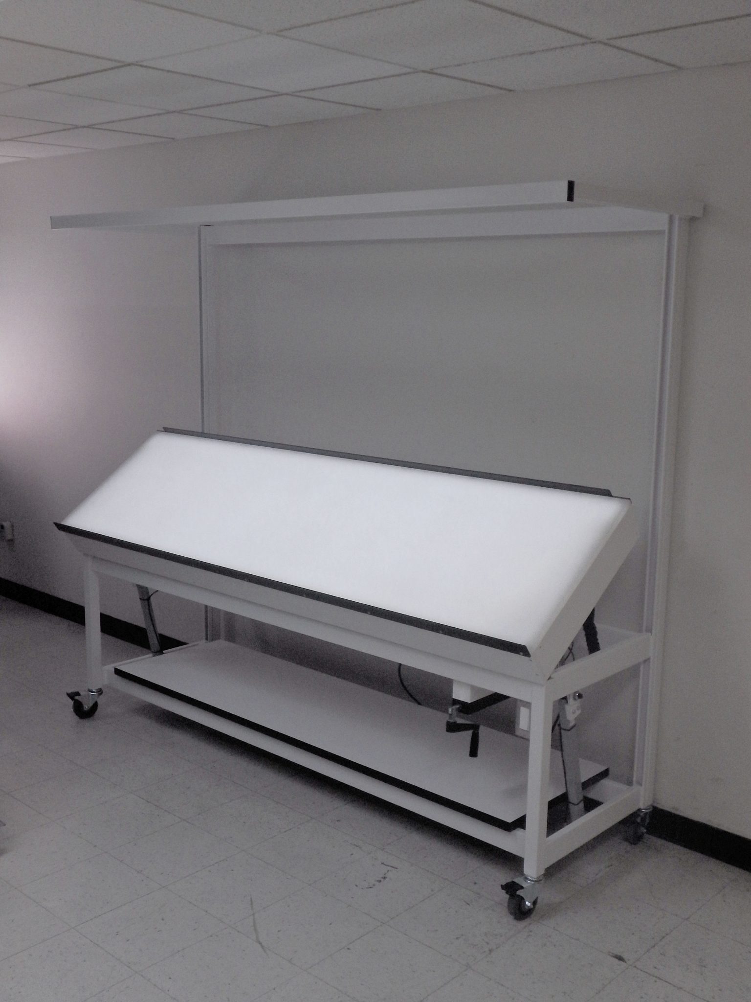 Features and Benefits of Industrial Light Tables - RDM Industrial Products