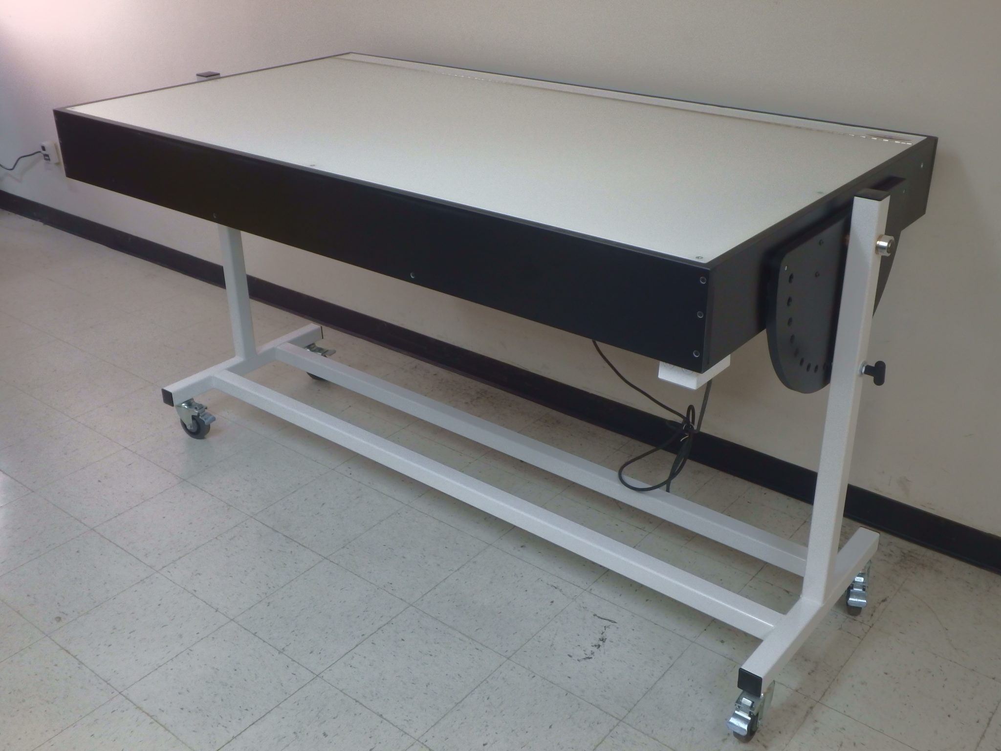 LT-100P Illuminated Light Panel - Horizontal to Full Vertical